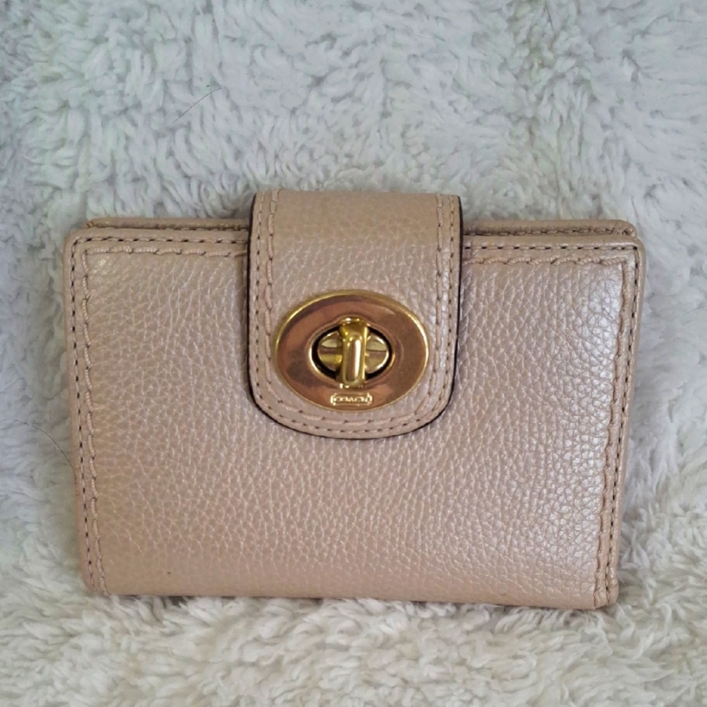 Coach Pearl Leather Turn Lock Bifold Wallet - Gem